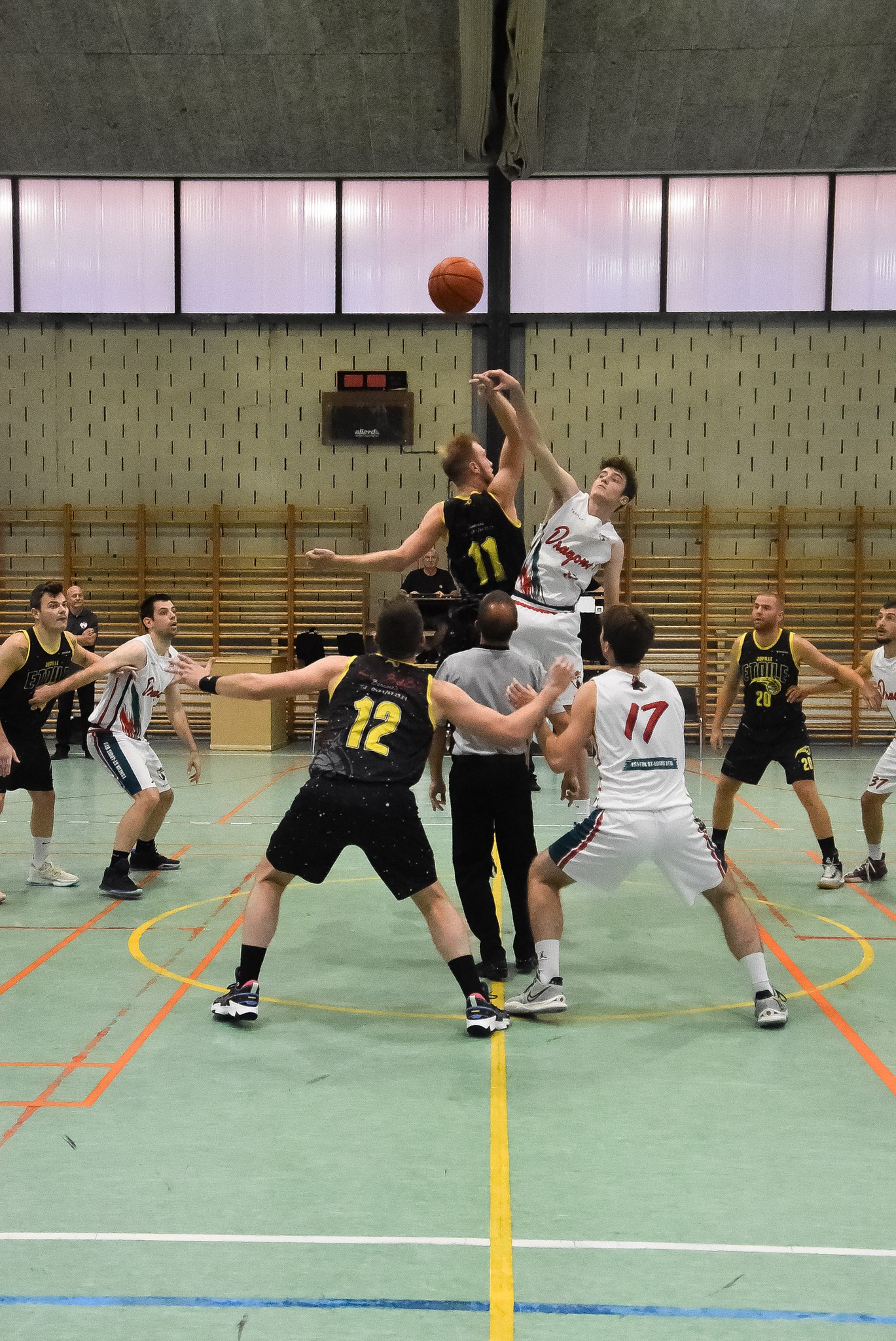 Les Collégiens en maitrise contre des Etoilés combatifs — Liège&Basketball