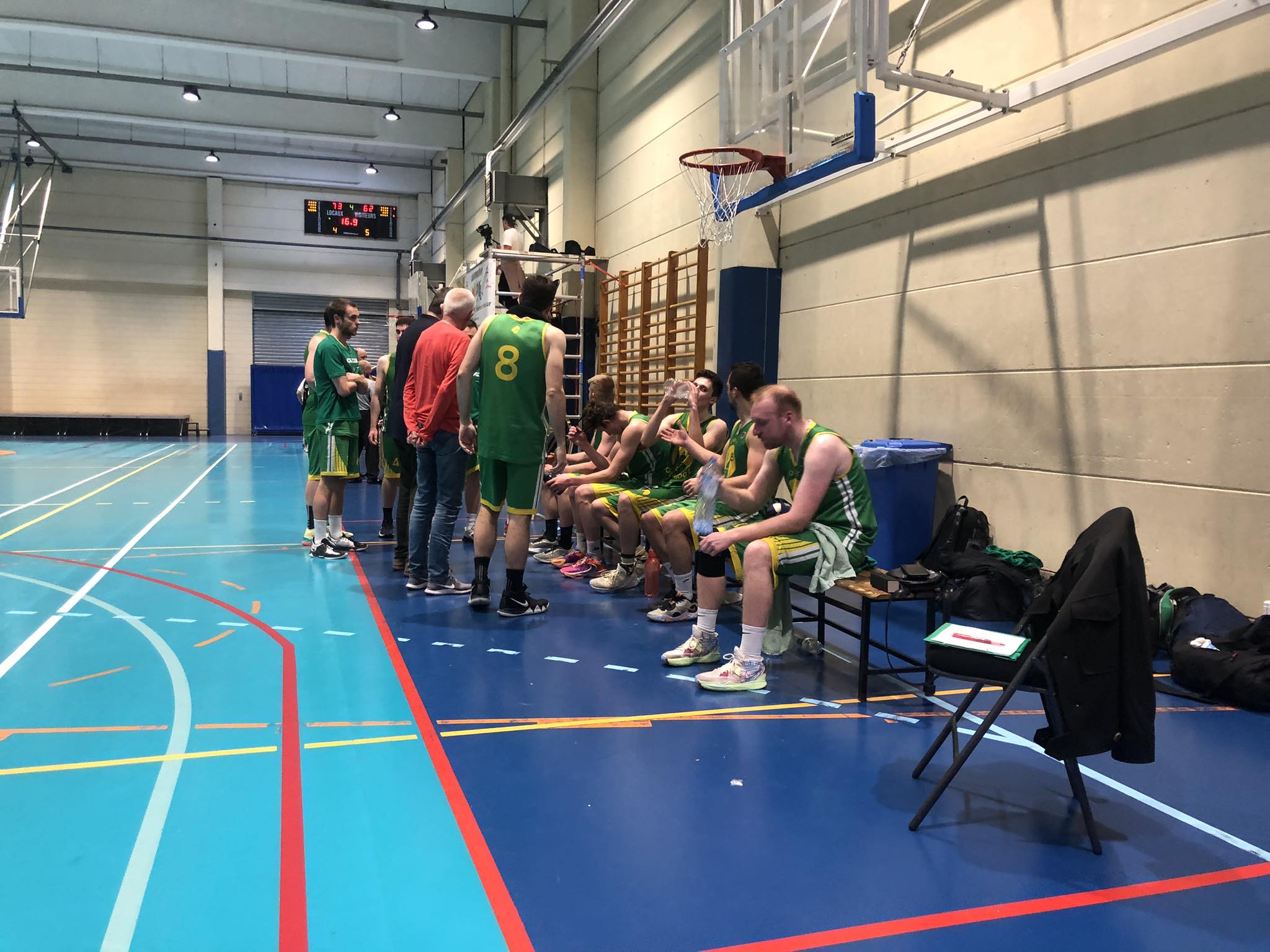 Les Grenouilles mangent les Abeilles — Liège&Basketball